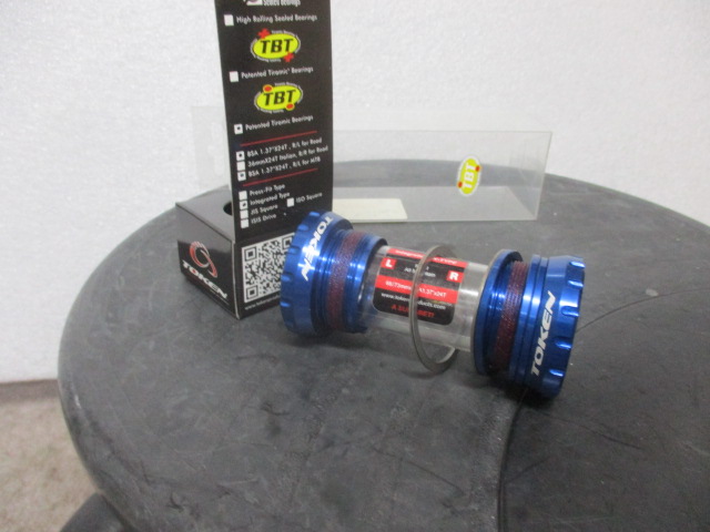 TOKEN TK877 TBT /トーケン TK877 TBT セラミックBB 【JIS：ジススレッド規格に＝シマノ24mmシャフト対応】【ブルー：カラー】BBセット 特価中！ サイクル ...